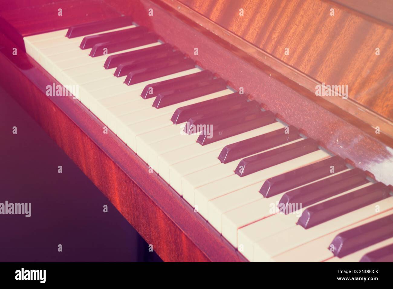 keyboard piano, side view of instrument musical tool Stock Photo - Alamy
