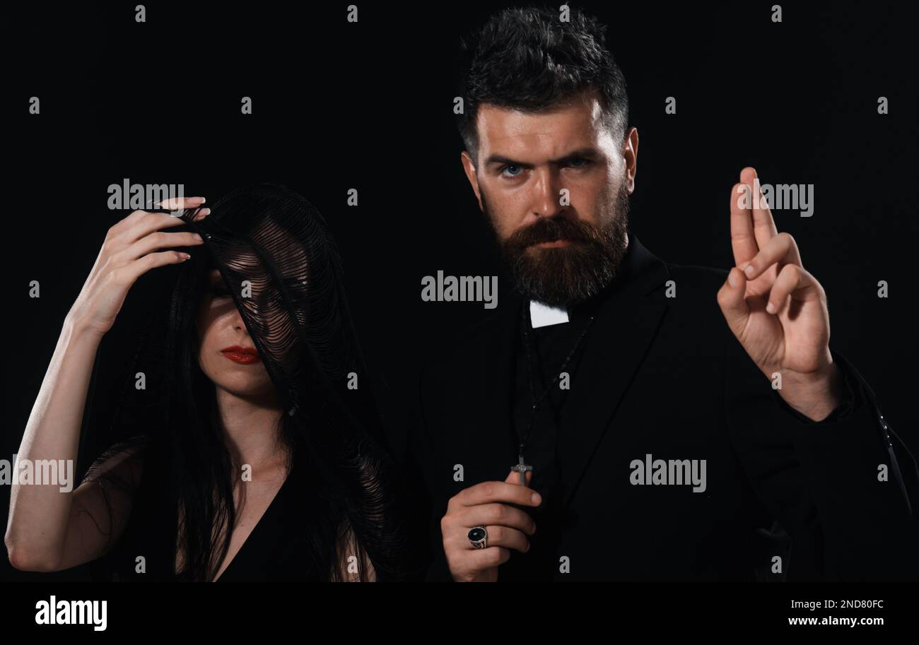 Catholic priest blessing coffin hi-res stock photography and images - Alamy