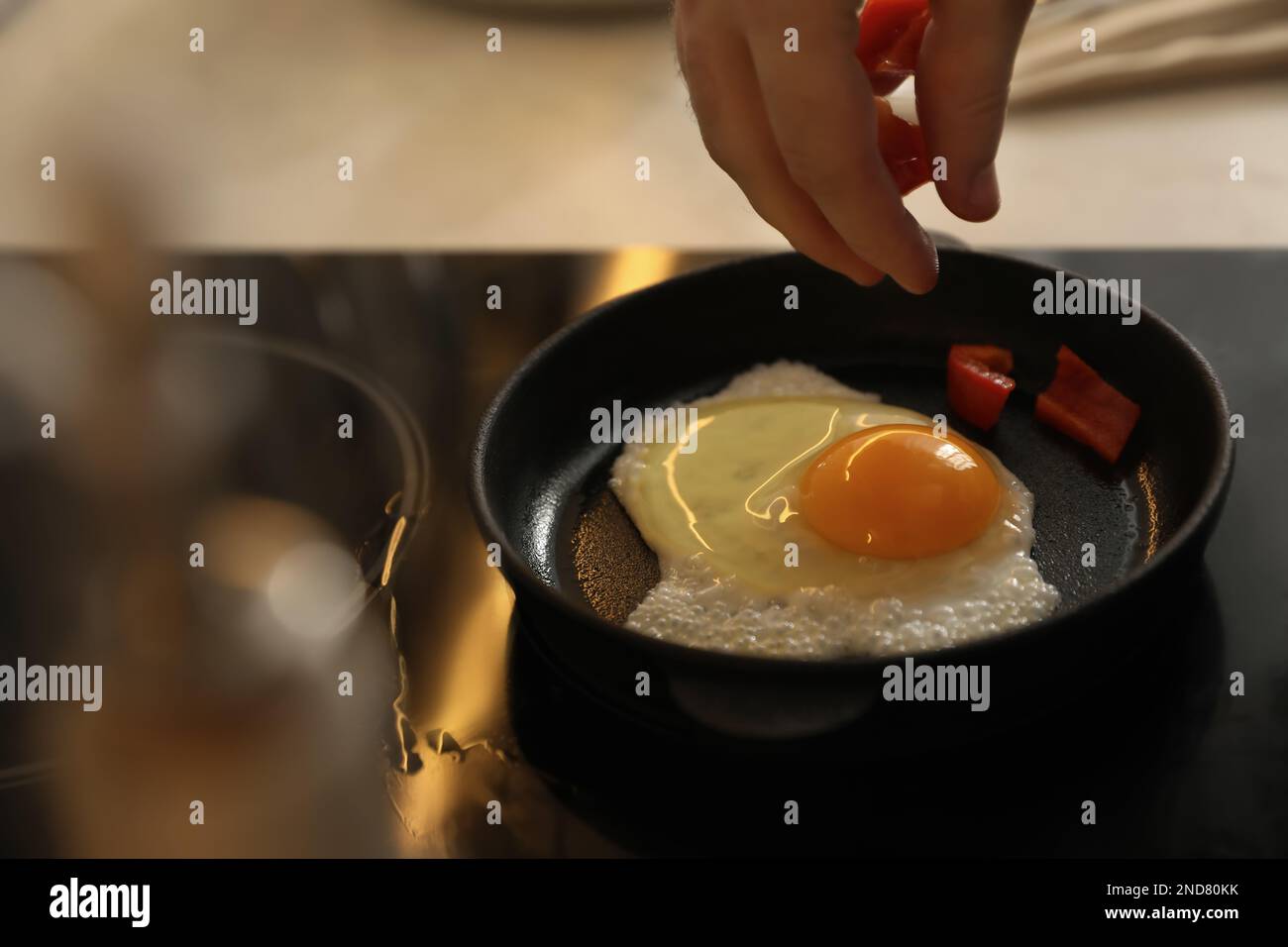 Cooking in small space hi-res stock photography and images - Alamy