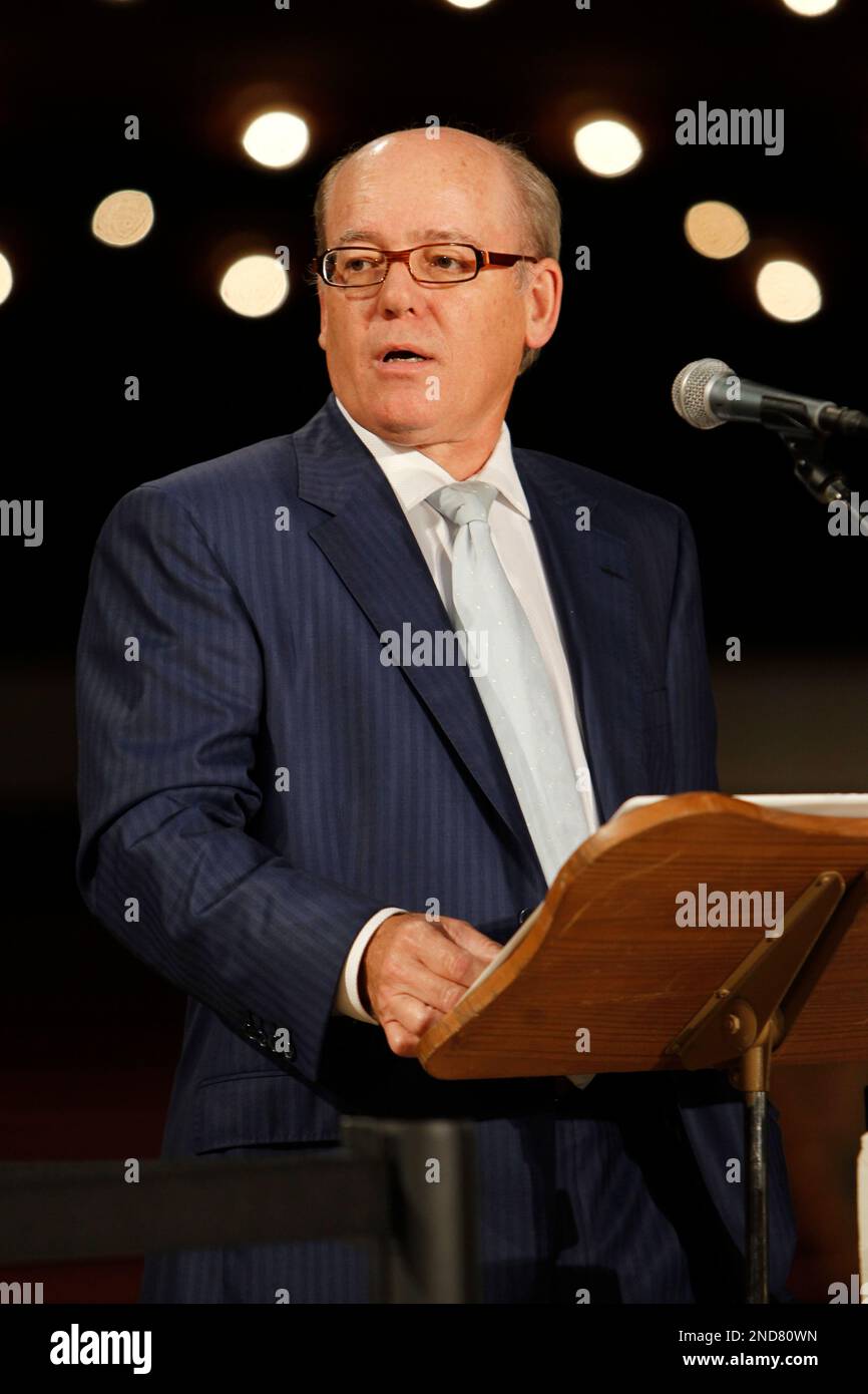 Colin Reed, CEO of Gaylord Entertainment Co., speaks on the stage of ...