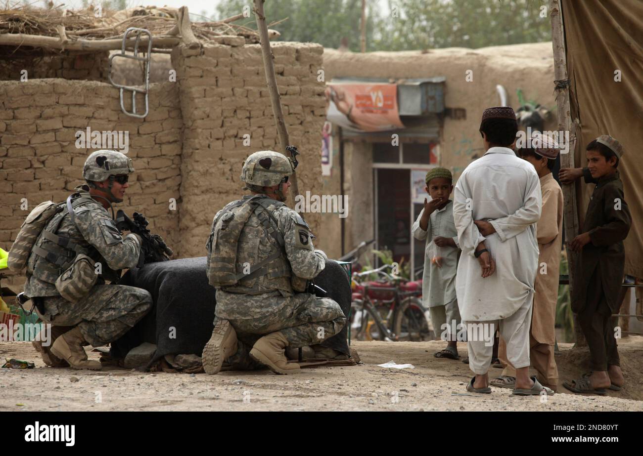 U.S. Army Sgt Derek Slade, left, of Albuquerque, N.M., and Spc. Scott ...