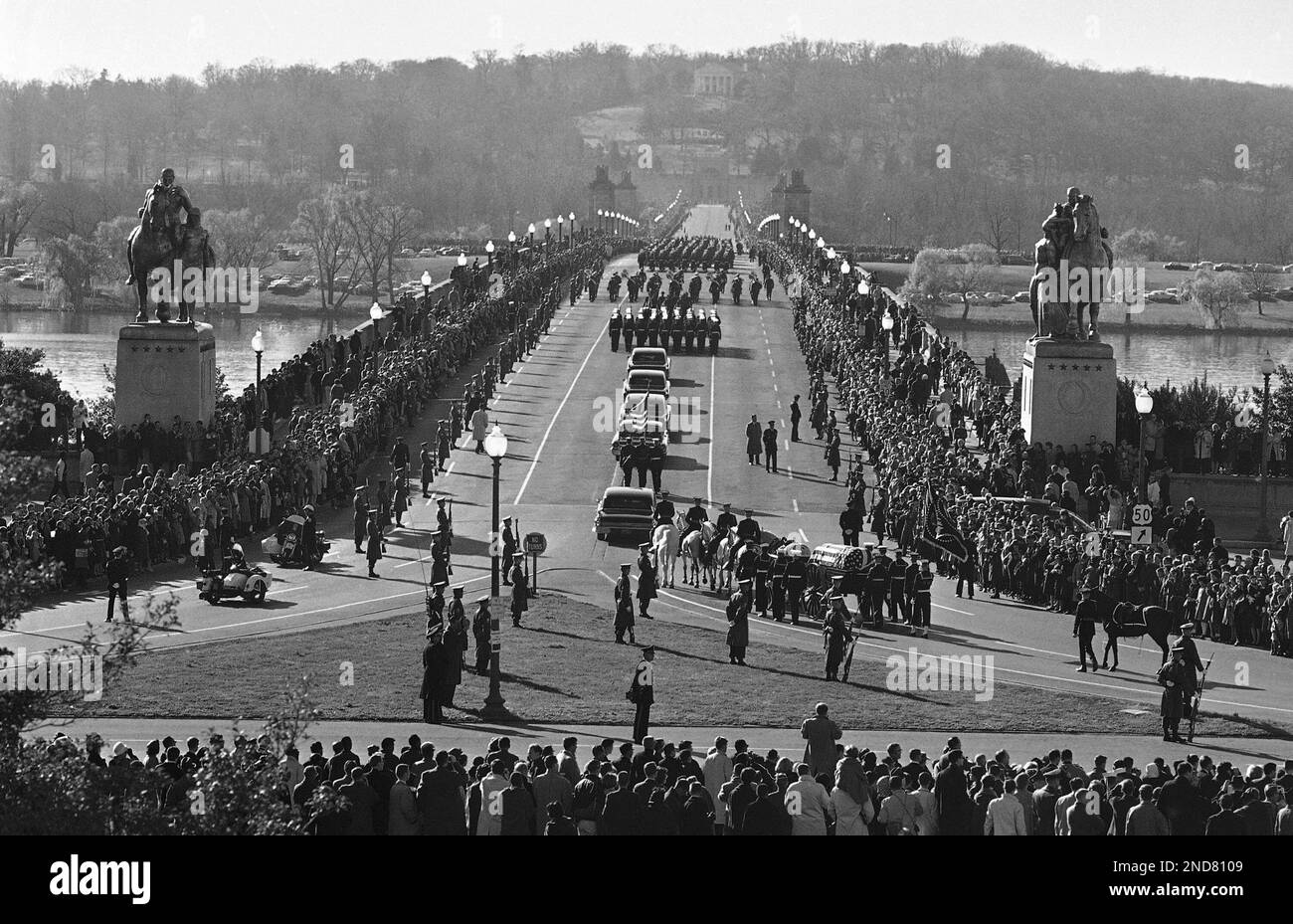 The horse-drawn caisson bearing the body of President John F. Kennedy ...