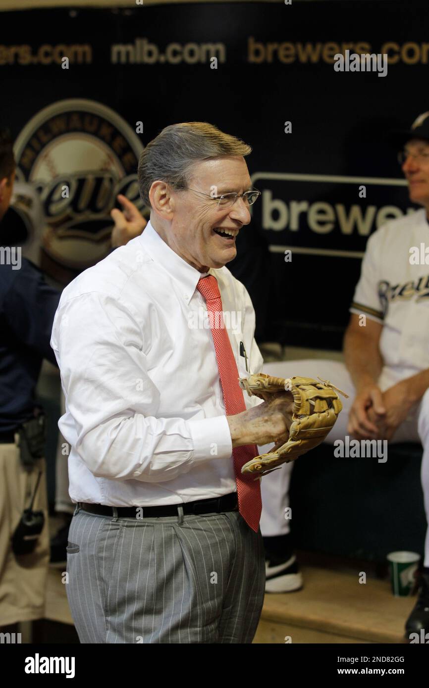 Major League Baseball Commissioner Bud Selig talks before throwing out ...