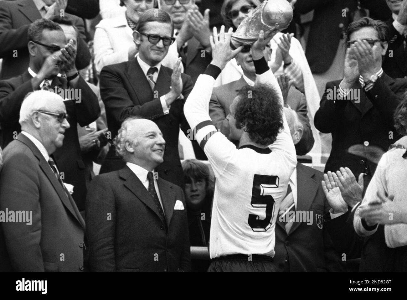 West German President Walter Scheel smiles as Franz Beckenbauer ...