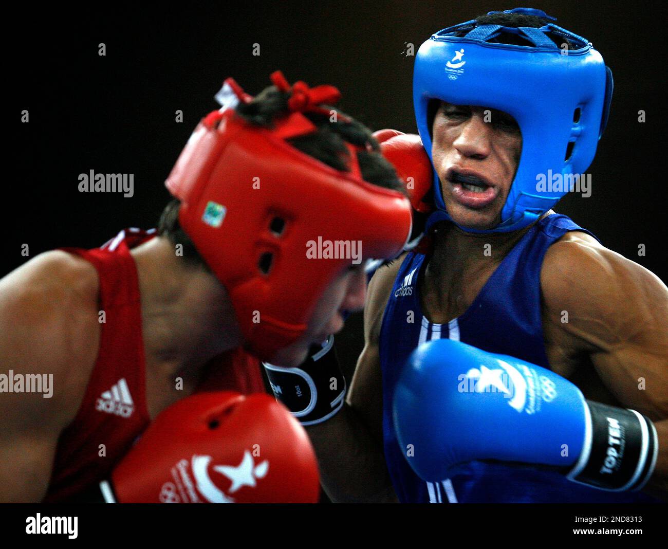 Samuel Zapata, right, of Venezuela competes against Ricardas Kuncaitis ...