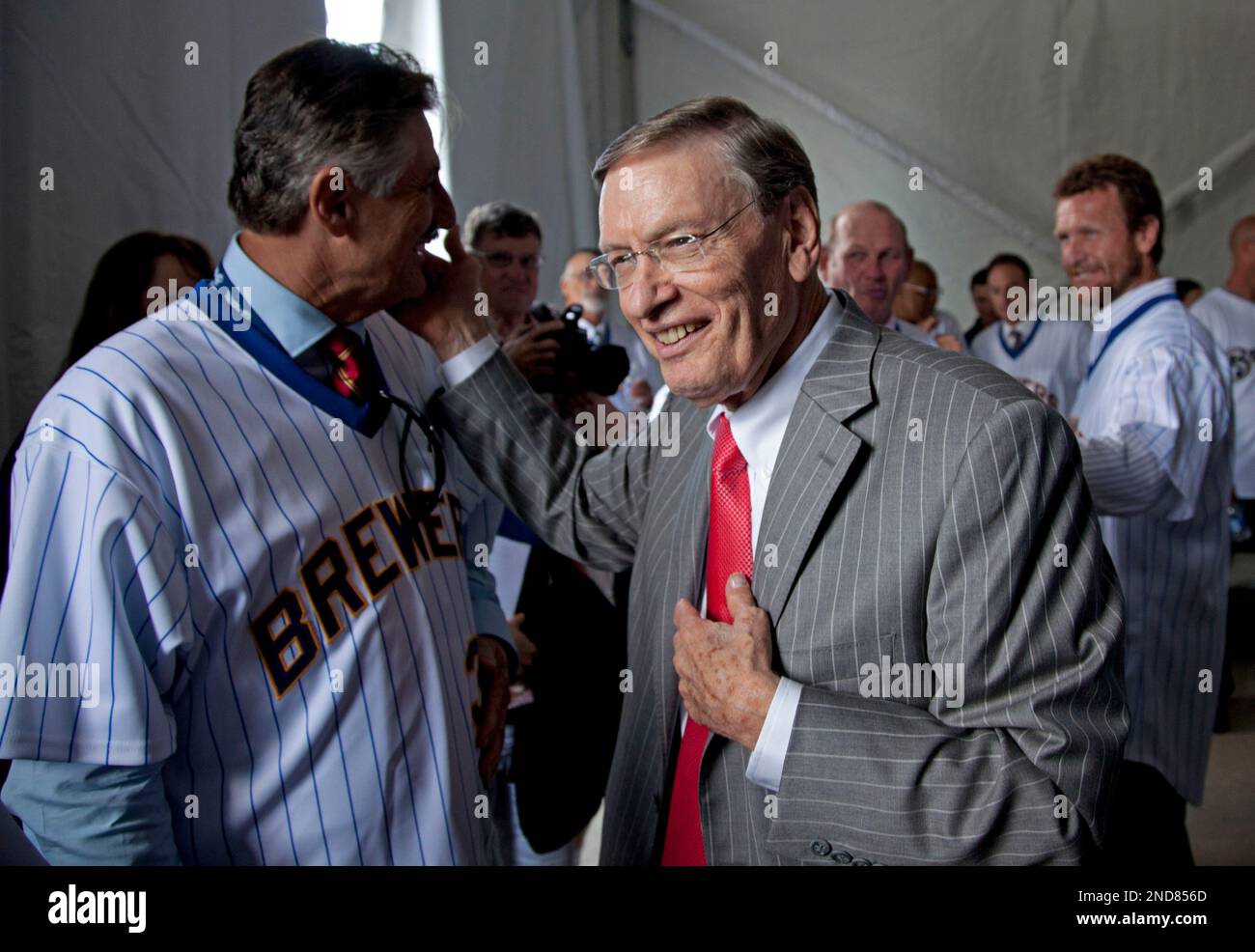 Major League Baseball commissioner Bud Selig talks to former players ...
