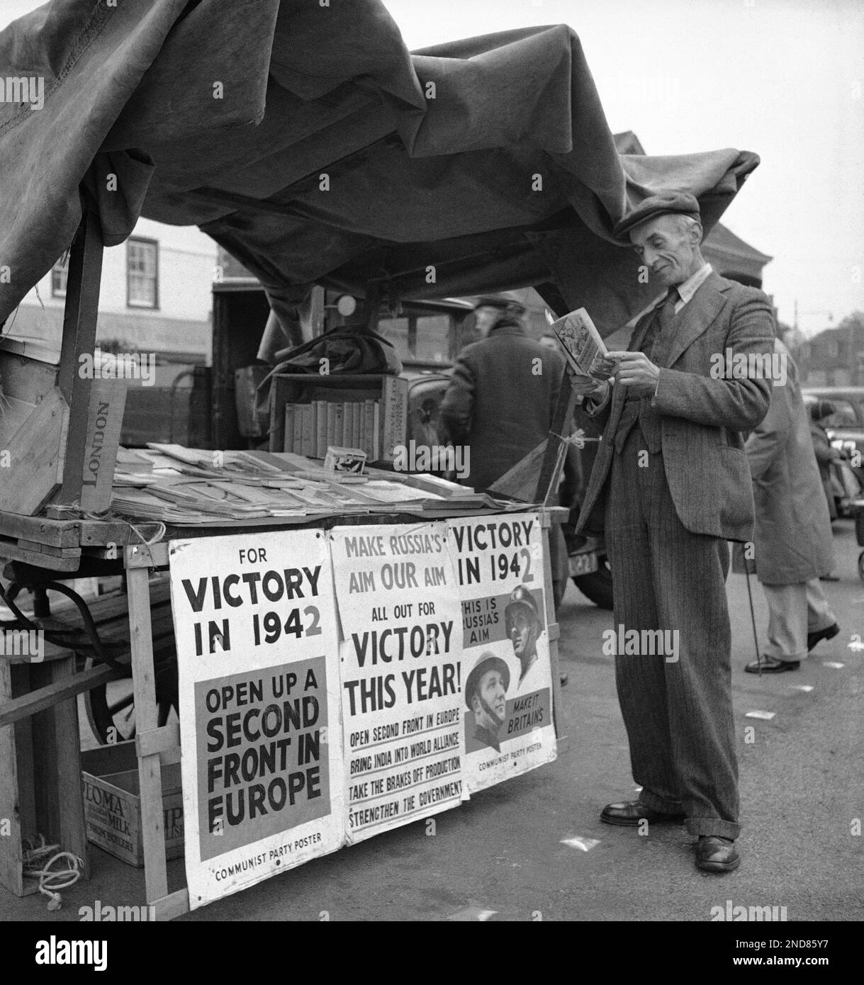 Street markets in English country towns, selling wartime goods, still ...