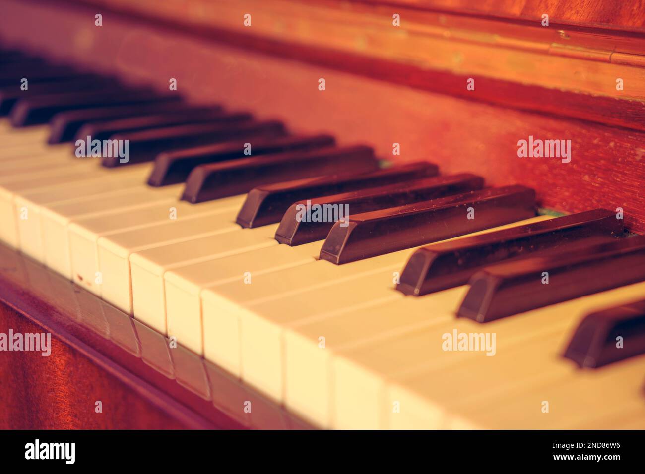keyboard piano, side view of instrument musical tool Stock Photo - Alamy