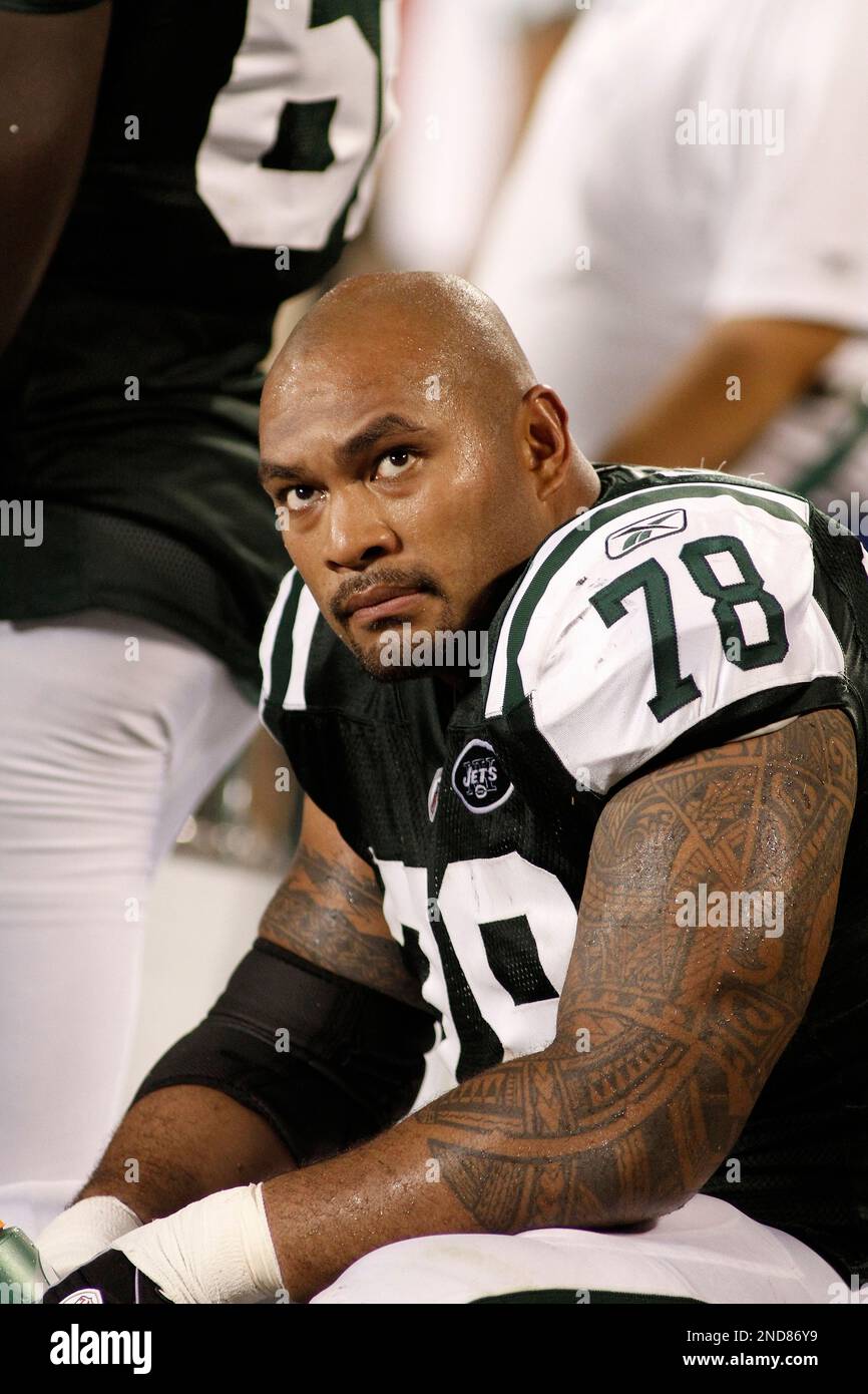 New York Jets' Wayne Hunter (78) on the bench during the second half of ...