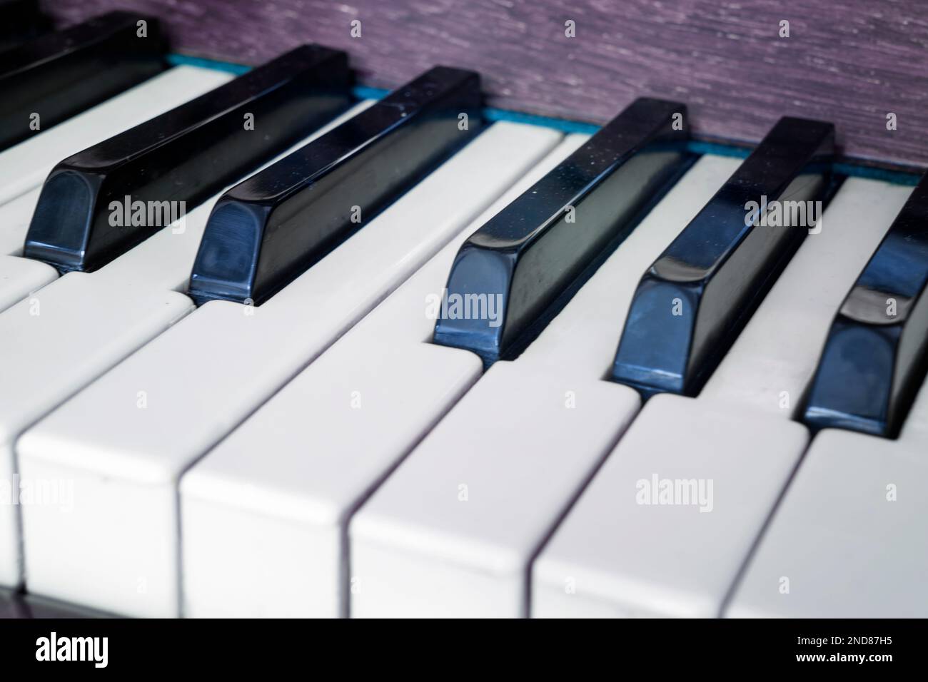 keyboard piano, side view of instrument musical tool Stock Photo - Alamy