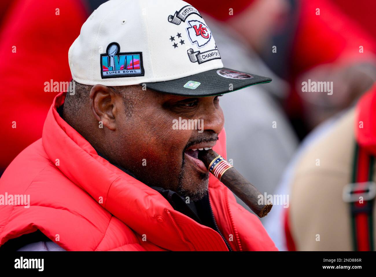 Former Kansas City Chiefs player Neil Smith greets fans during the ...