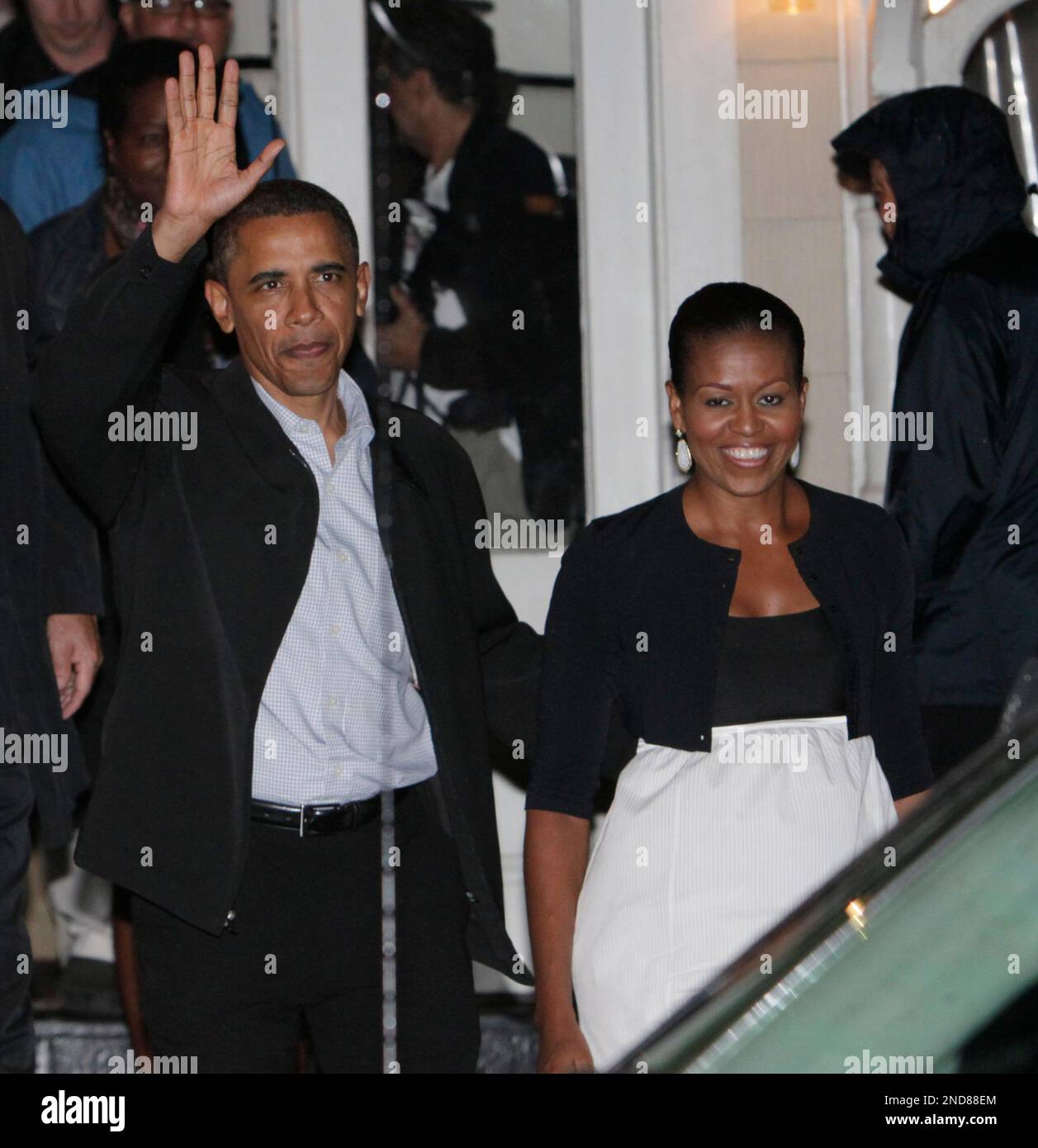 President Barack Obama and first lady Michelle Obama leave The Sweet ...