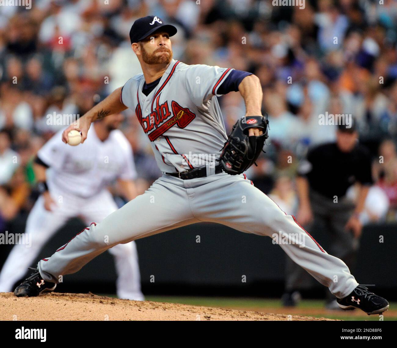 Atlanta Braves starting pitcher Tim Hudson throws to the plate against ...
