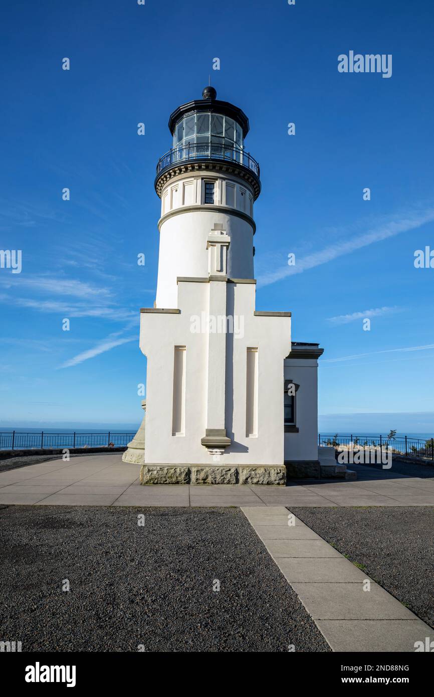 WA23015-00...WASHINGTON - North Head Lighthouse overlooking the Pacific ...