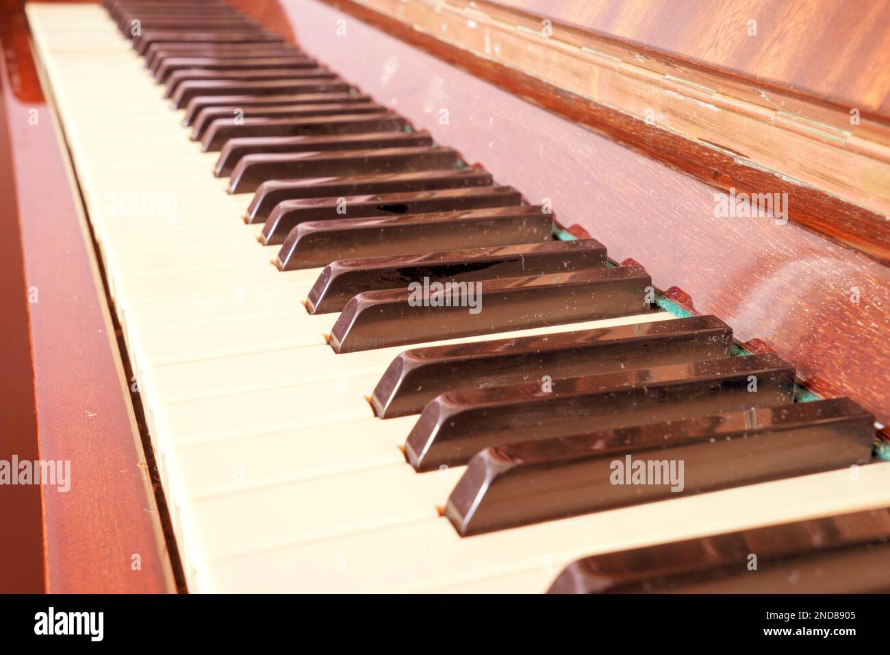 keyboard piano, side view of instrument musical tool Stock Photo - Alamy