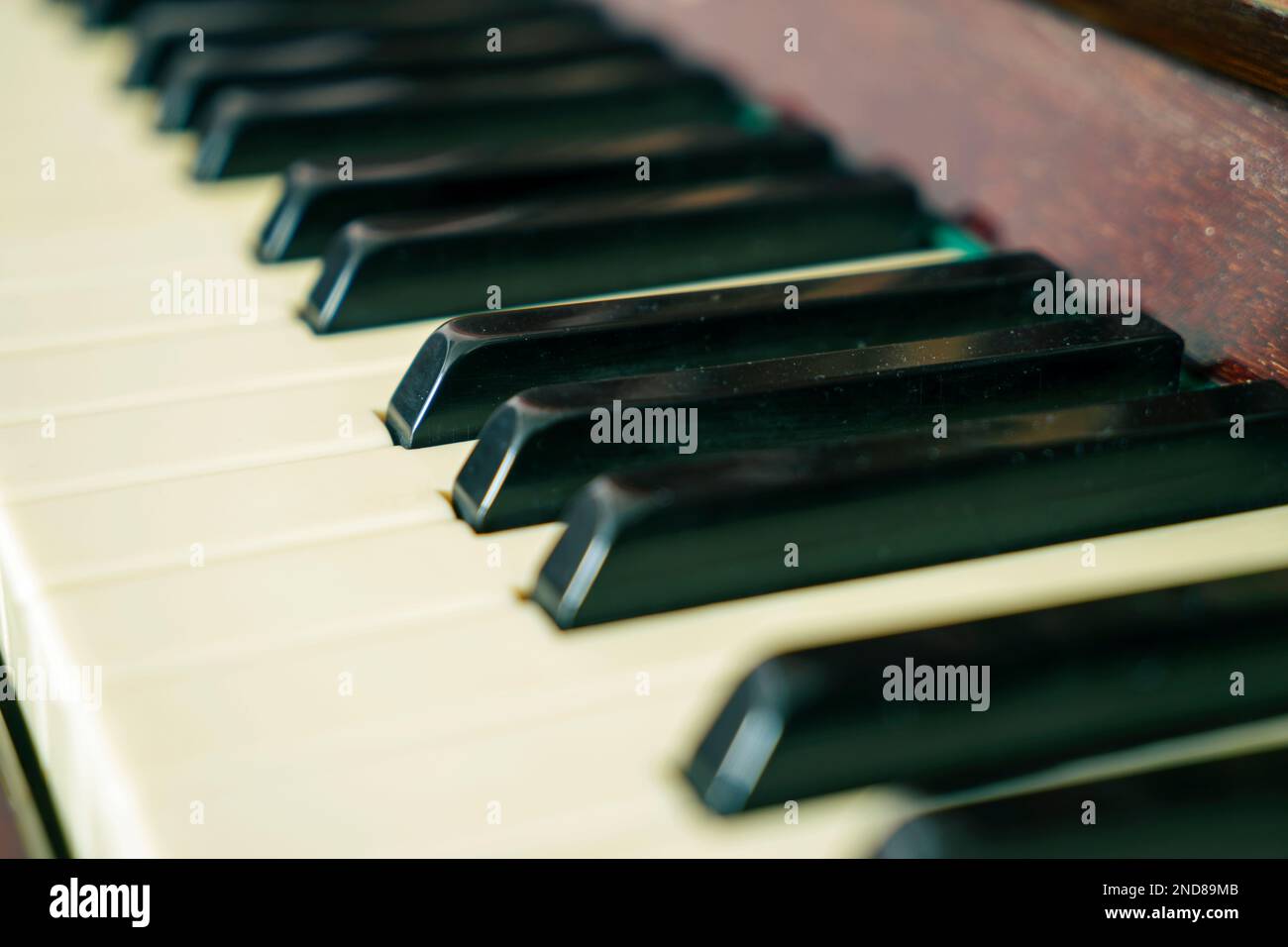 keyboard piano, side view of instrument musical tool Stock Photo - Alamy
