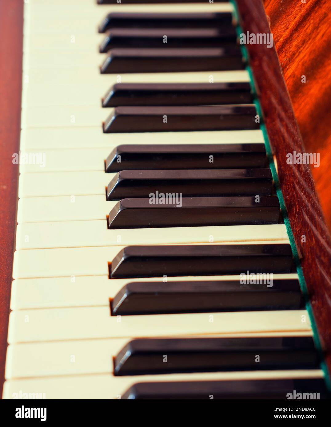 keyboard piano, side view of instrument musical tool Stock Photo - Alamy