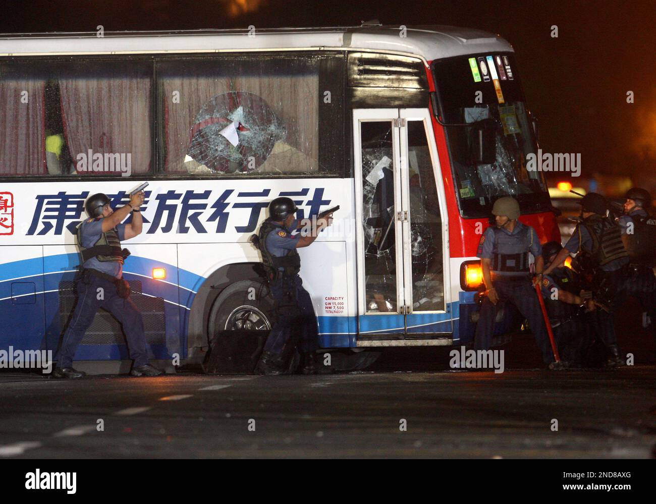 Police and SWAT members assault a tourist bus to rescue hostages at ...