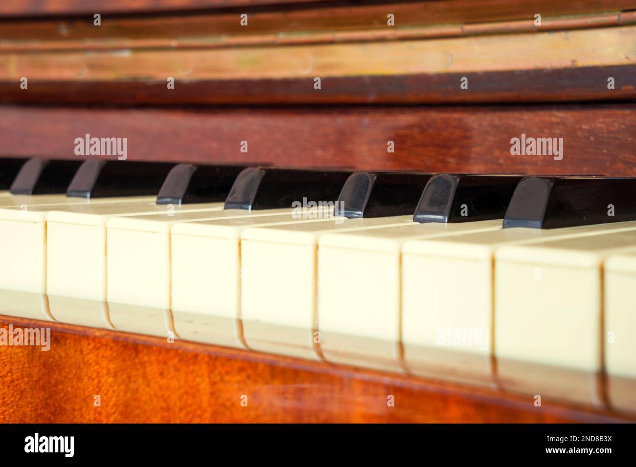 keyboard piano, side view of instrument musical tool Stock Photo - Alamy