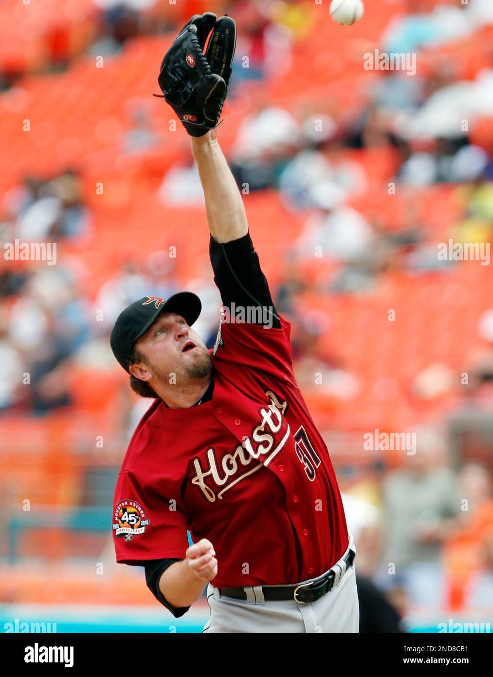 Houston Astros relief pitcher Brandon Lyon attempts to catch a ball hit ...