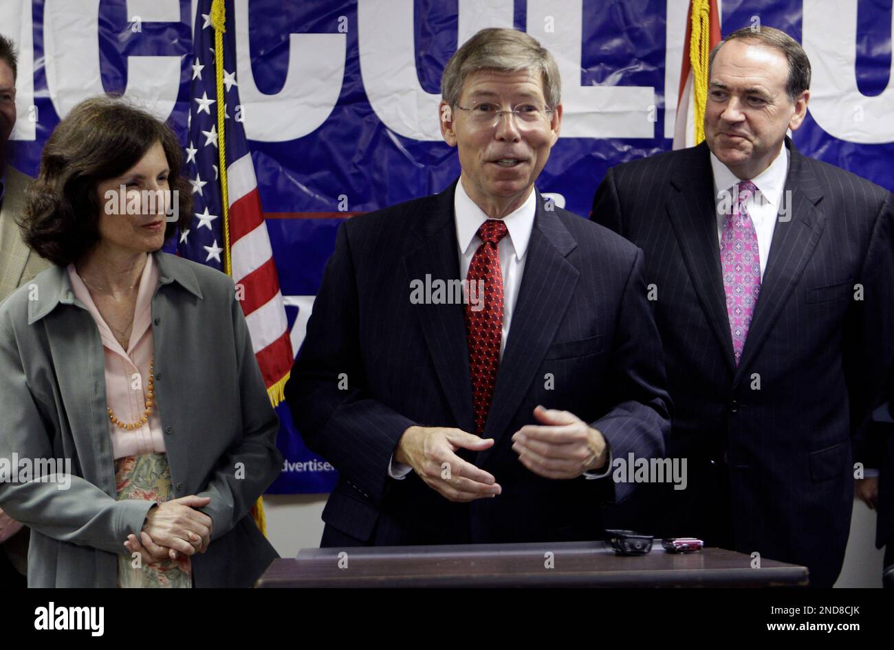 Bill McCollum, center, Republican candidate for Florida governor, and ...
