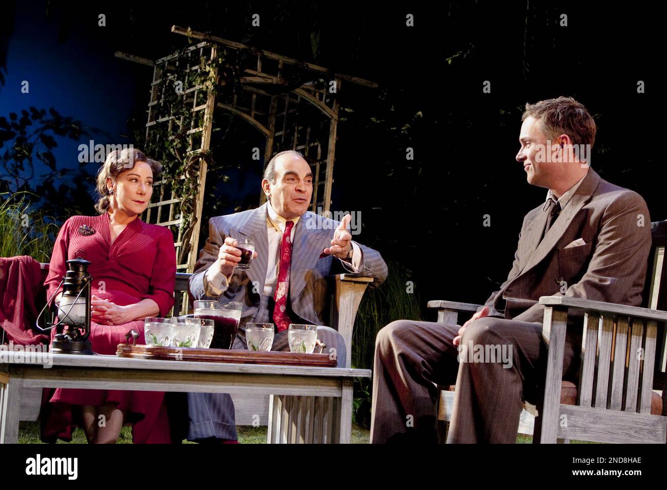 l-r: Zoe Wanamaker (Kate Keller), David Suchet (Joe Keller), Daniel ...