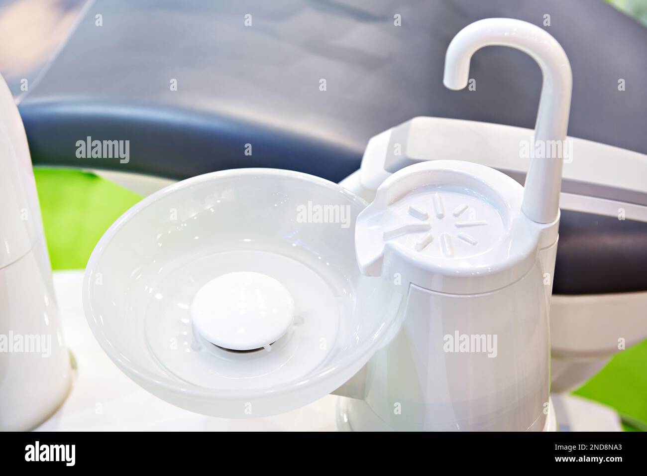Spittoon hi-res stock photography and images - Alamy
