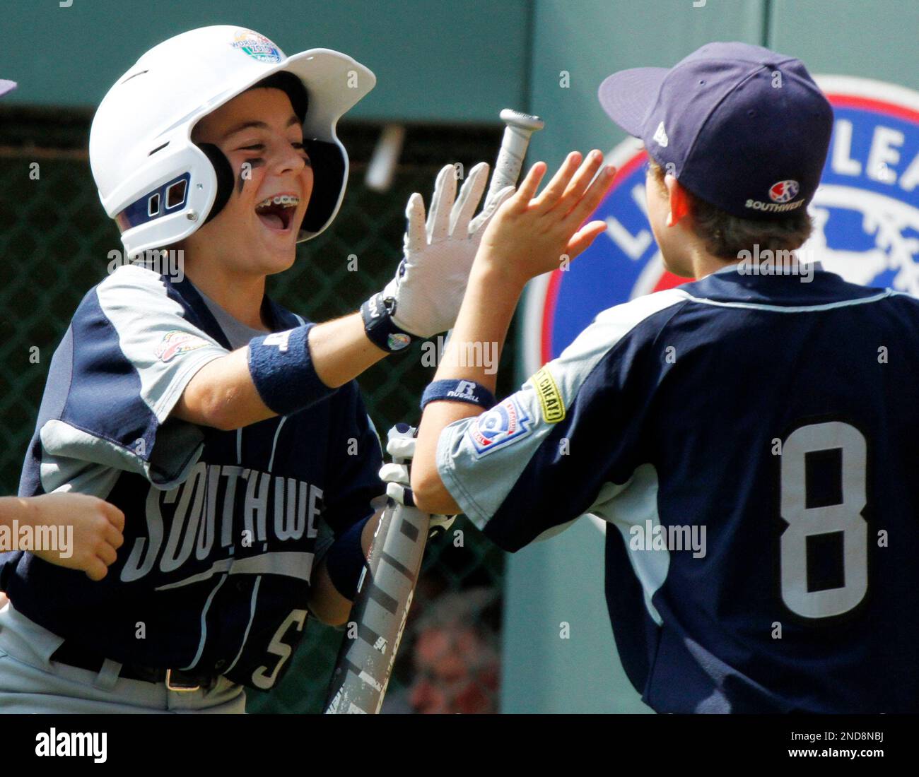 Texas' Blake Toler (5) celebrates with teammate Matthew Bettencourt (8 ...