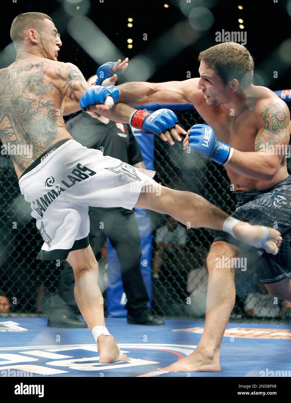 Cub Swanson, left, and Chad Mendes battle during their WEC ...