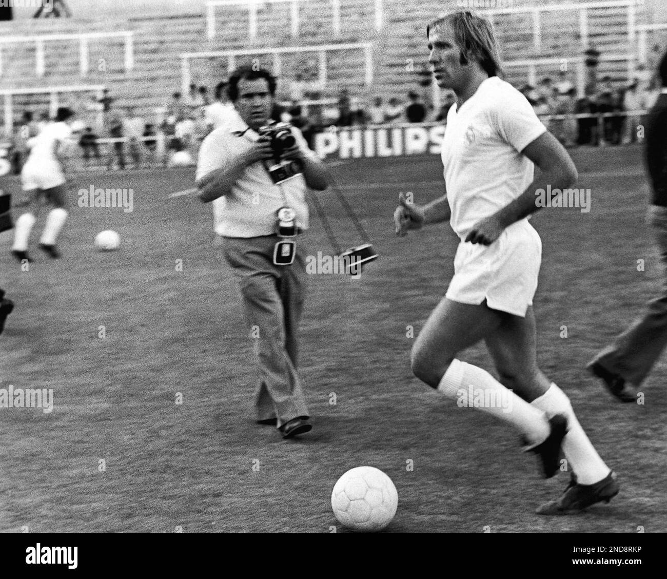 German soccer star Guenter Netzer during his first training session ...