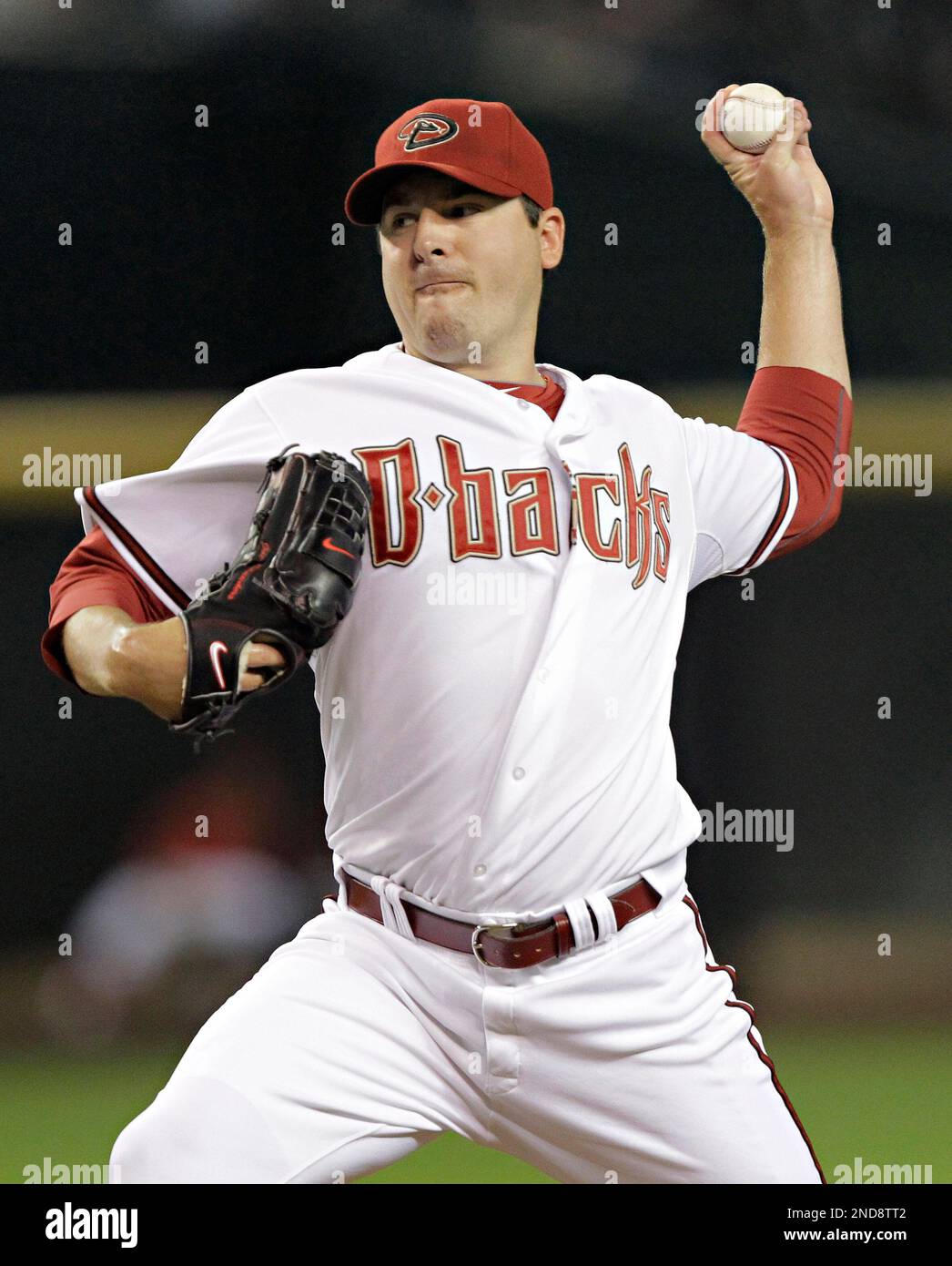 Arizona Diamondbacks pitcher Joe Saunders delivers a pitch against the ...