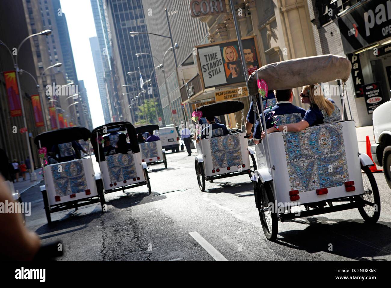 eHarmony success couple Linda, right, and Jeremy Tyson, of Sydney ...
