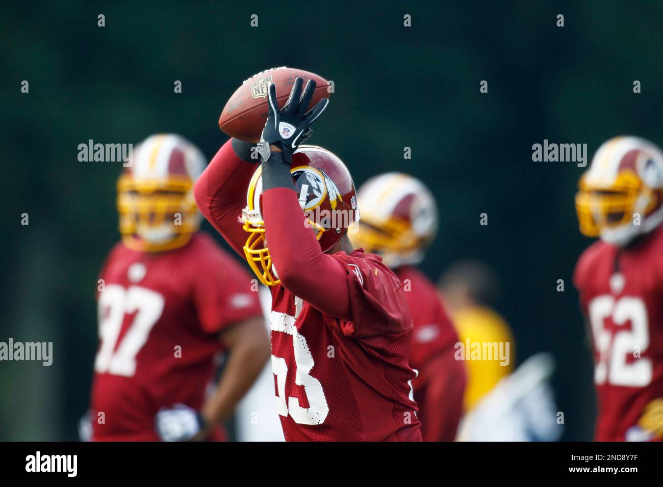 Washington Redskins linebacker Perry Riley catches the ball during the ...