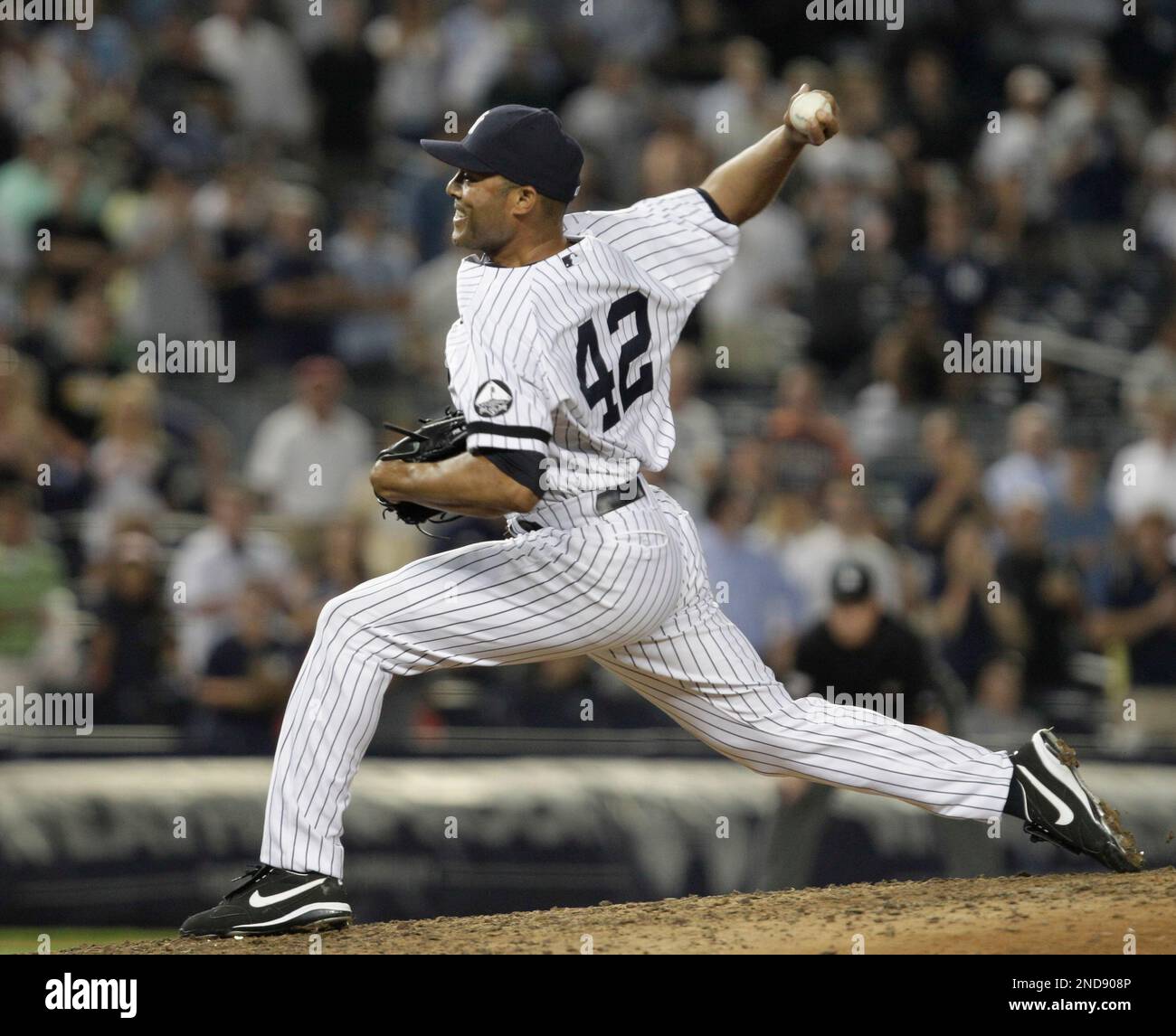 New York Yankees relief pitcher Mariano Rivera (42) delivers against ...