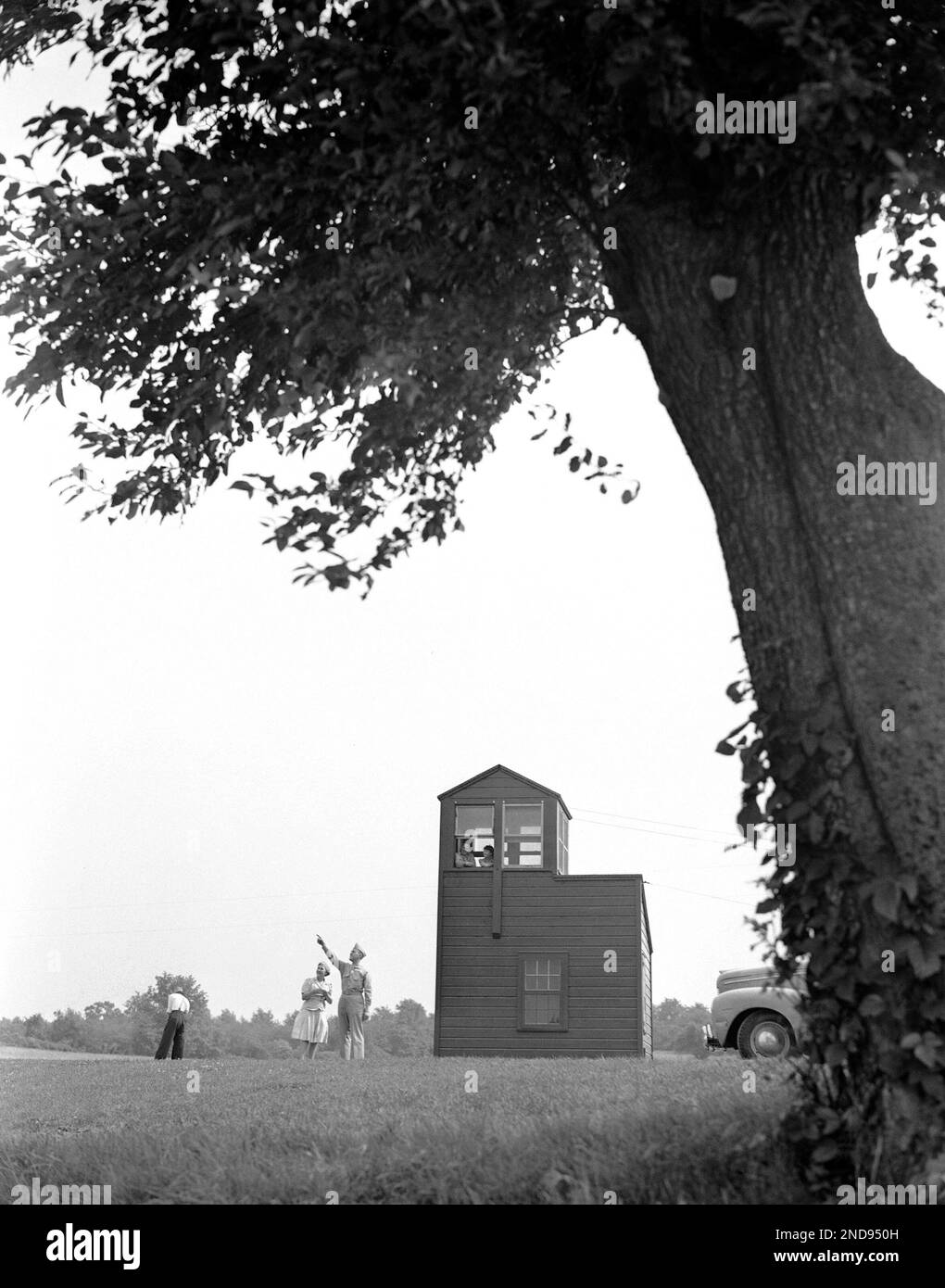 From 9’000 observation posts, located no more than six miles apart ...