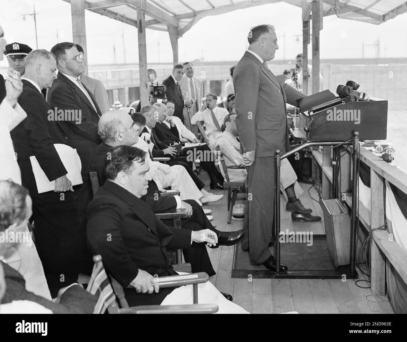 President Franklin D. Roosevelt speaks at the Triborough Bridge opening ...