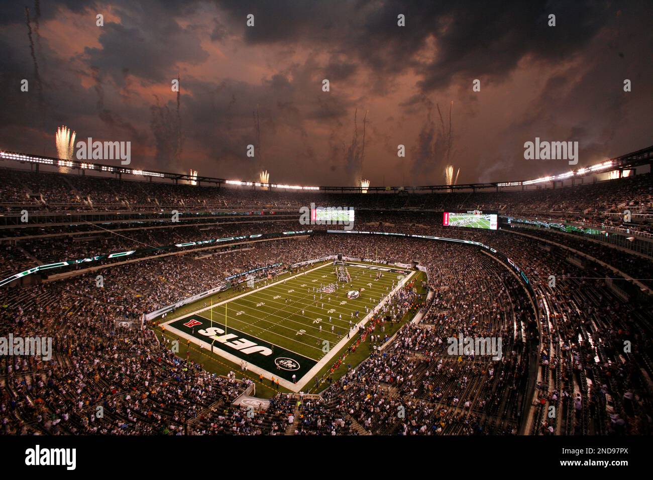 Fans fill New Meadowlands Stadium before a preseason NFL football game ...