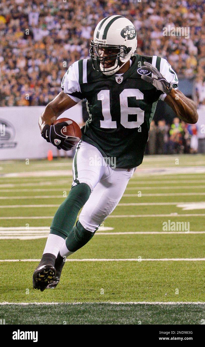 New York Jets' Brad Smith scores a touchdown during the first quarter ...