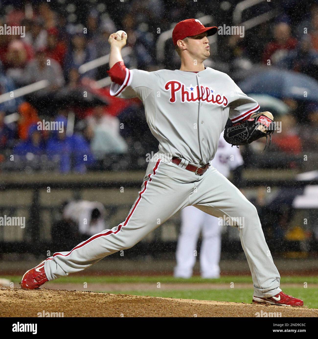 Philadelphia Phillies' Kyle Kendrick pitches during the second inning ...