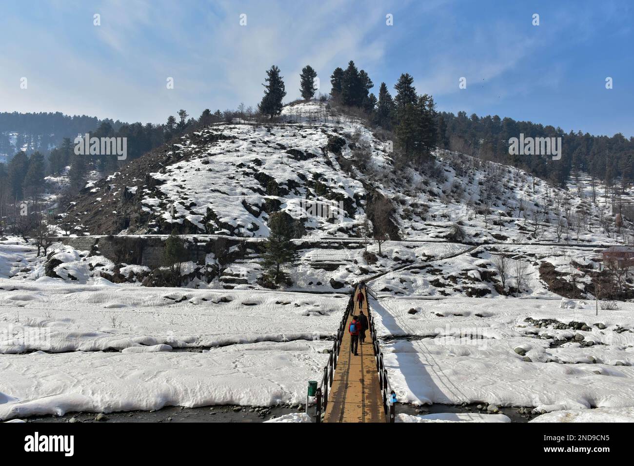 Tangmarg, Kashmir, India. 15th Feb, 2023. Kashmiri residents walk ...