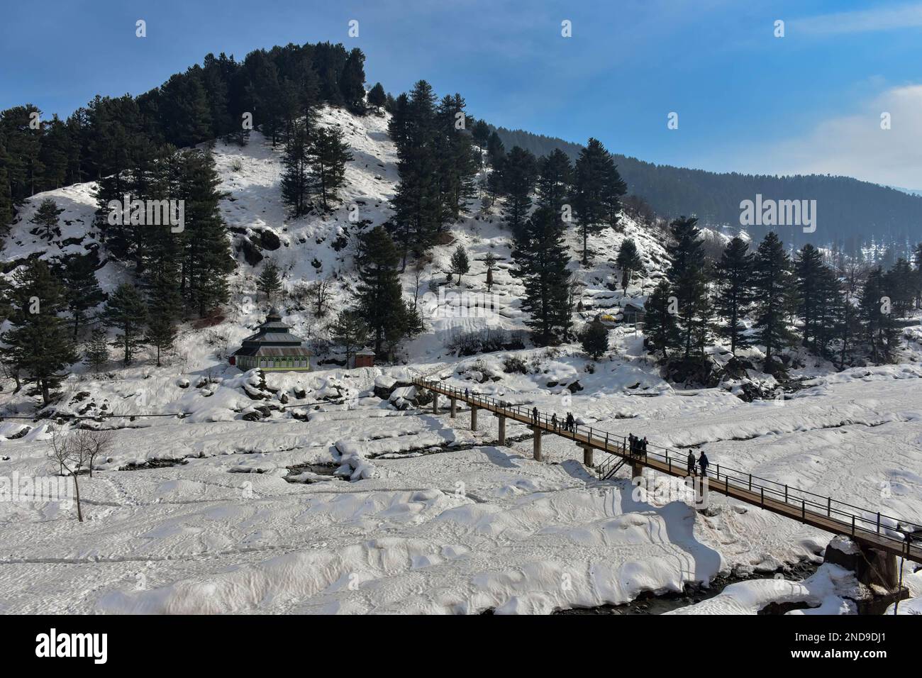 Tangmarg, Kashmir, India. 15th Feb, 2023. Kashmiri residents walk ...