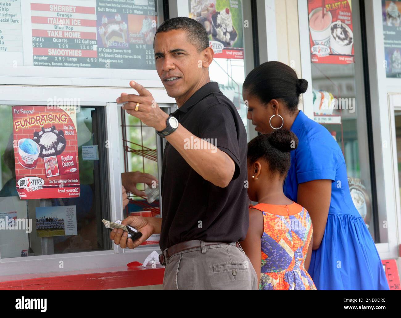 President Barack Obama, first lady Michelle Obama and their daughter ...