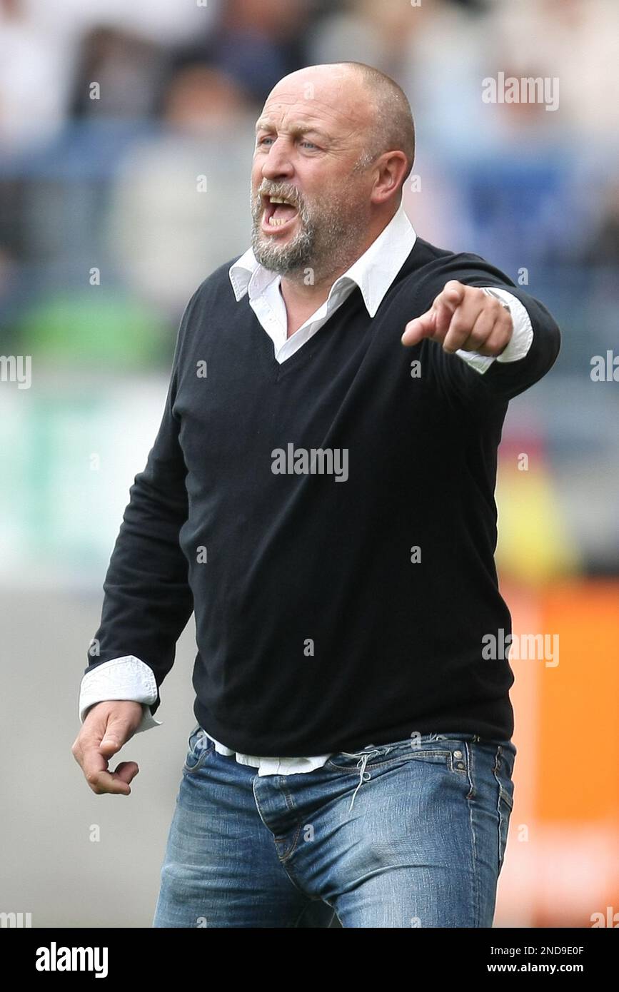 Caen's french coach Franck Dumas reacts during their French Premier ...