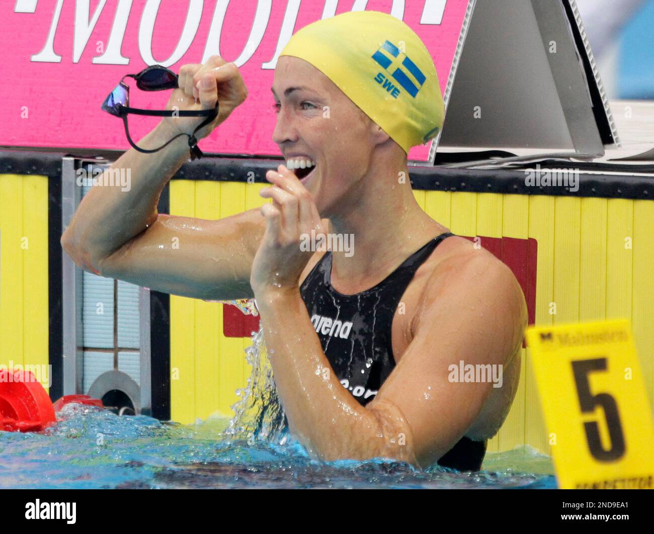 Sweden's Therese Alshammar celebrates winning the gold medal in the ...