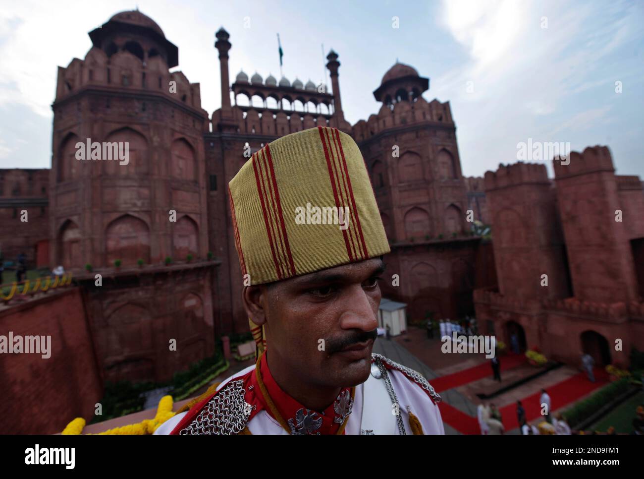 An Indian soldier stands guard awaiting the arrival of Indian Prime ...