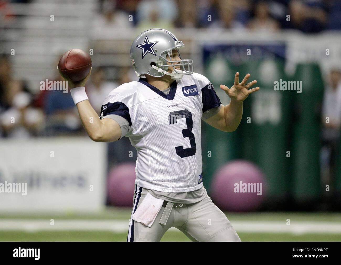 Dallas Cowboys quarterback Jon Kitna (3) at Cowboys training camp ...