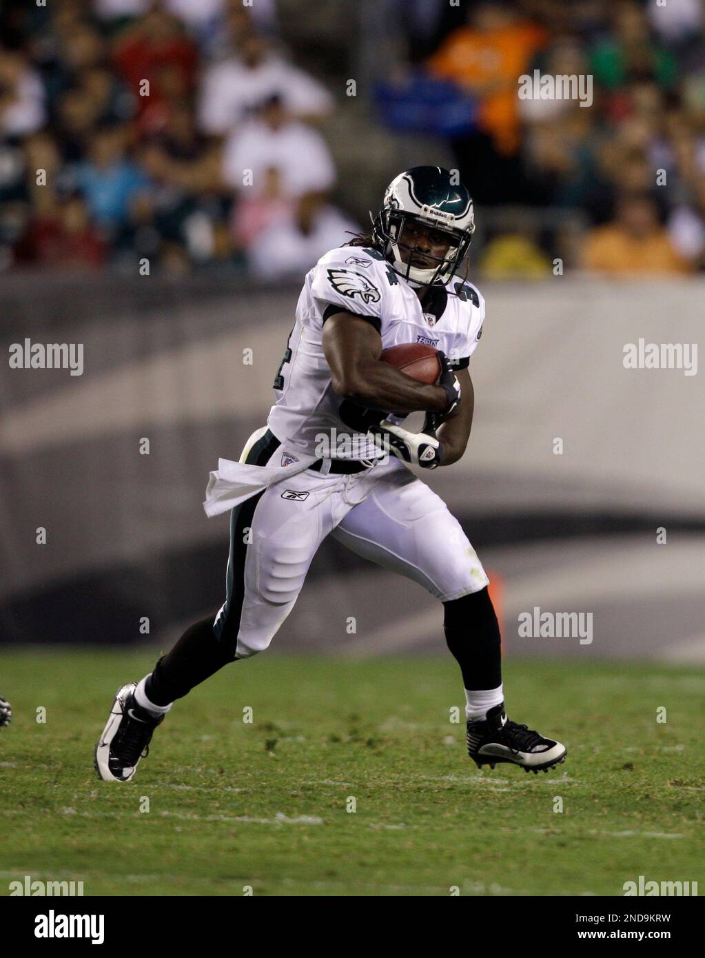 Philadelphia Eagles running back Eldra Buckley (34) runs with the ball ...