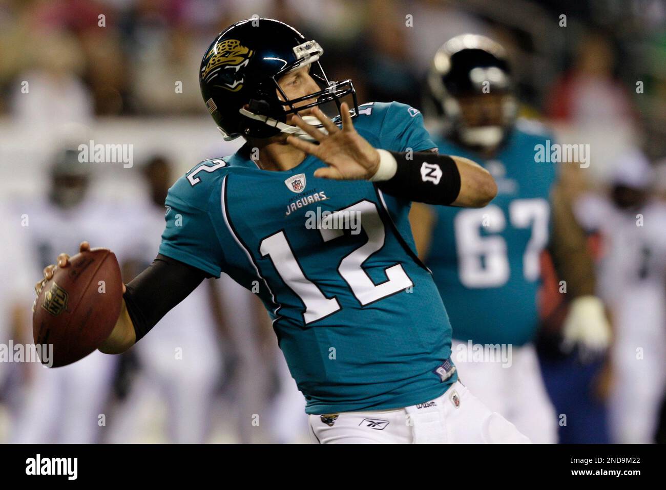 Jacksonville Jaguars quarterback Luke McCown passes in the first half ...