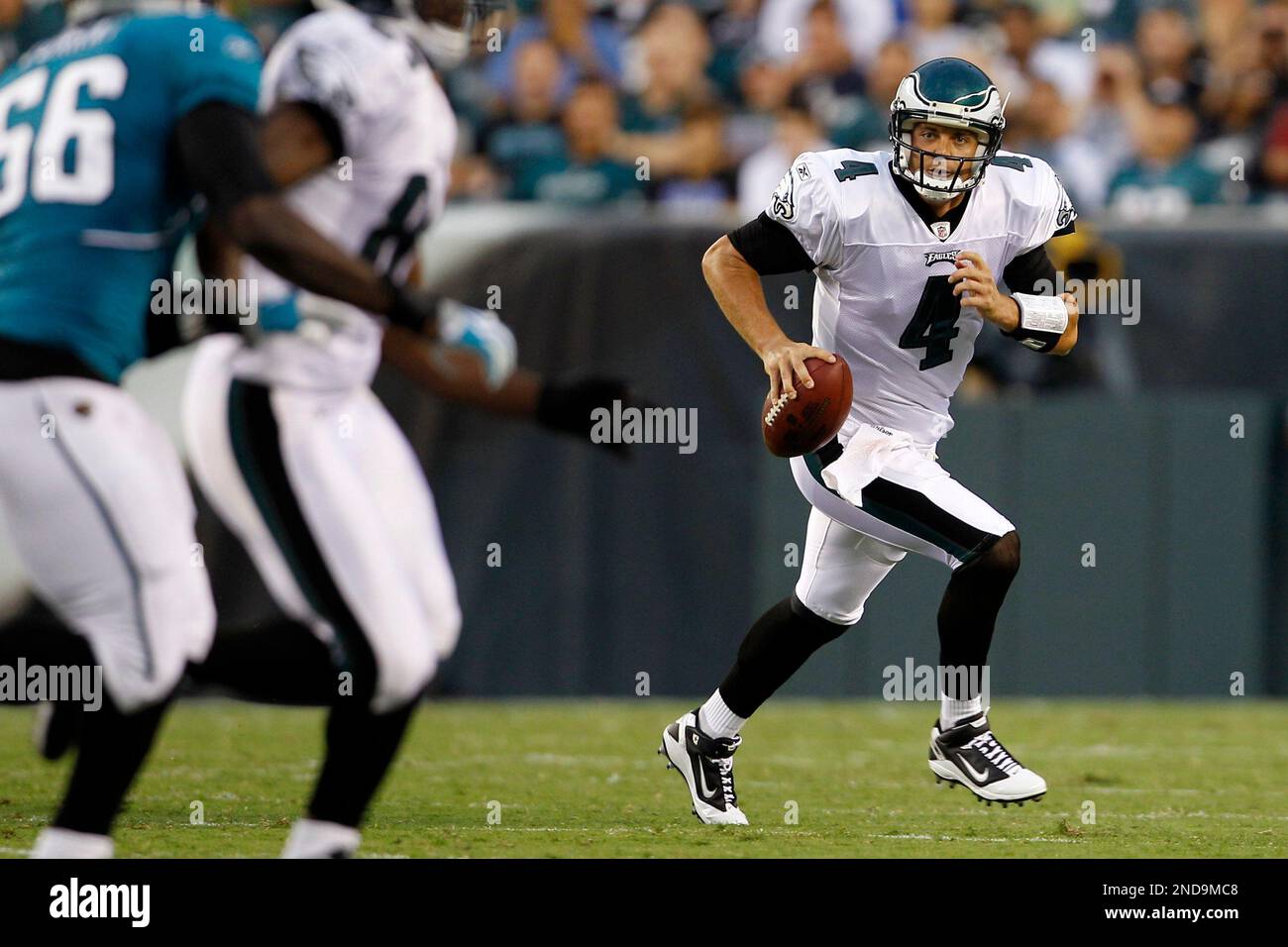 Philadelphia Eagles quarterback Kevin Kolb in the first half of an NFL ...