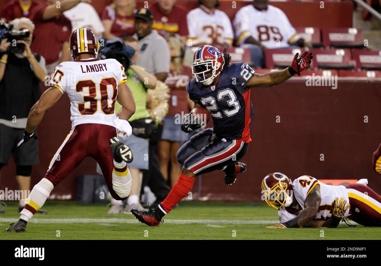 Buffalo Bills running back Marshawn Lynch (23) carries the ball against ...